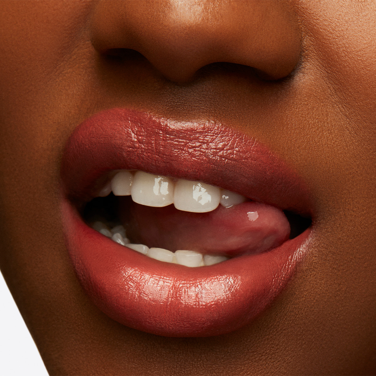 Lustreglass Sheer-Shine Lipstick • M.A.C • Glossy Finish • haar-shop.ch