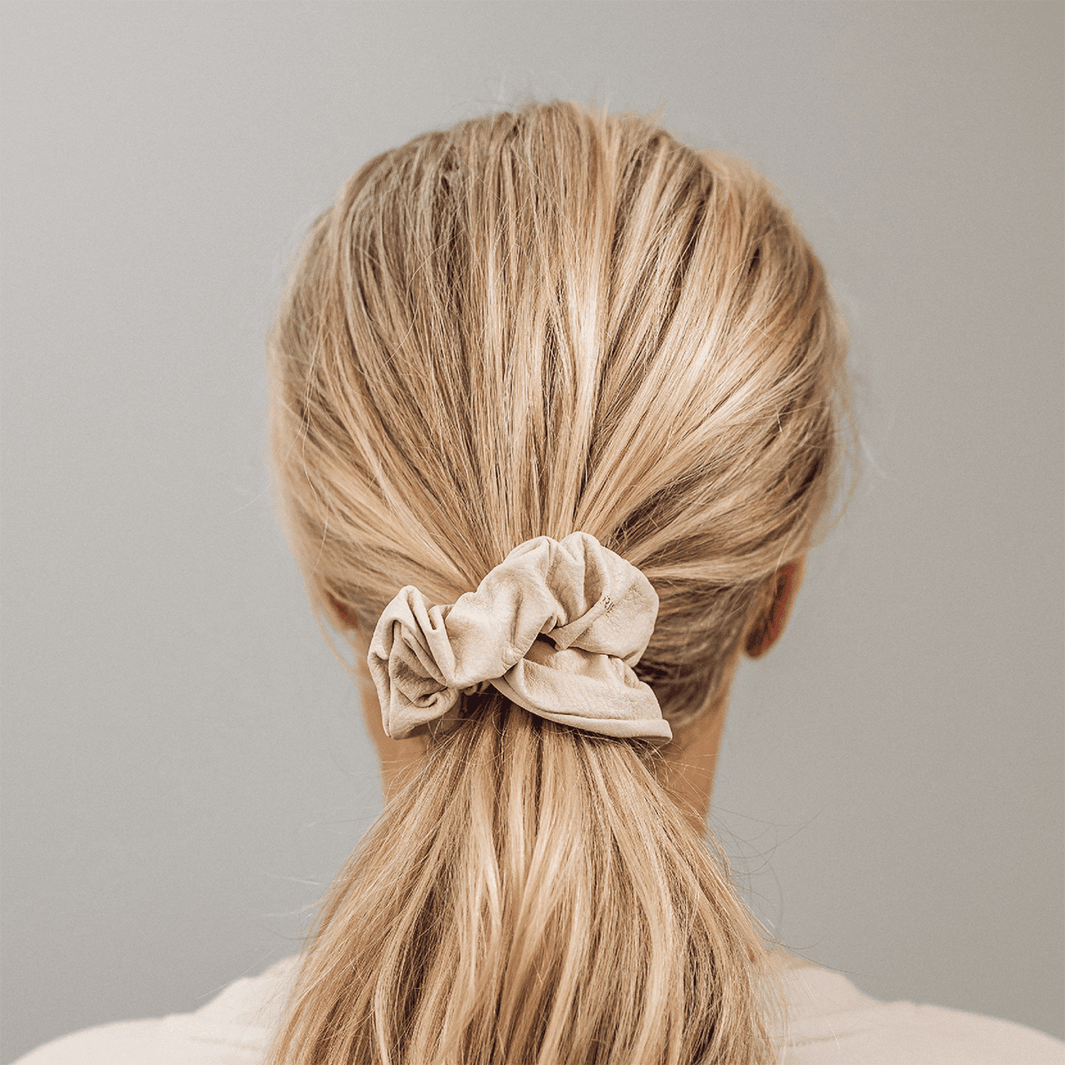 Corinne - Leather Scrunchie Cream • haar-shop.ch