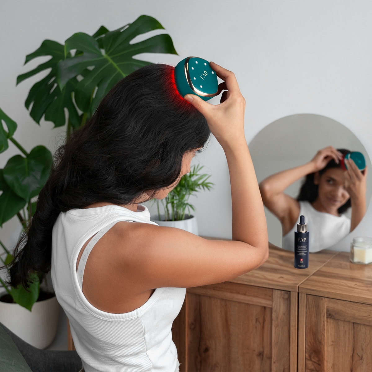 Foreo • 301 LED Hair Strengthening Massager • Boost Scalp Health