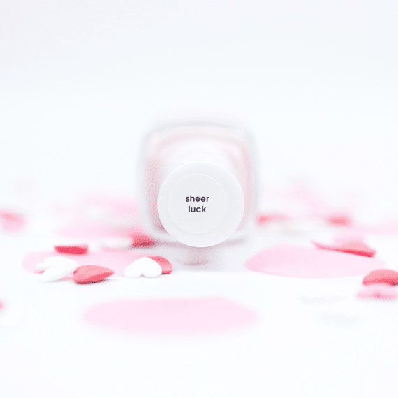 Essie • Sheer Luck • Nagellack für glänzende Nägel