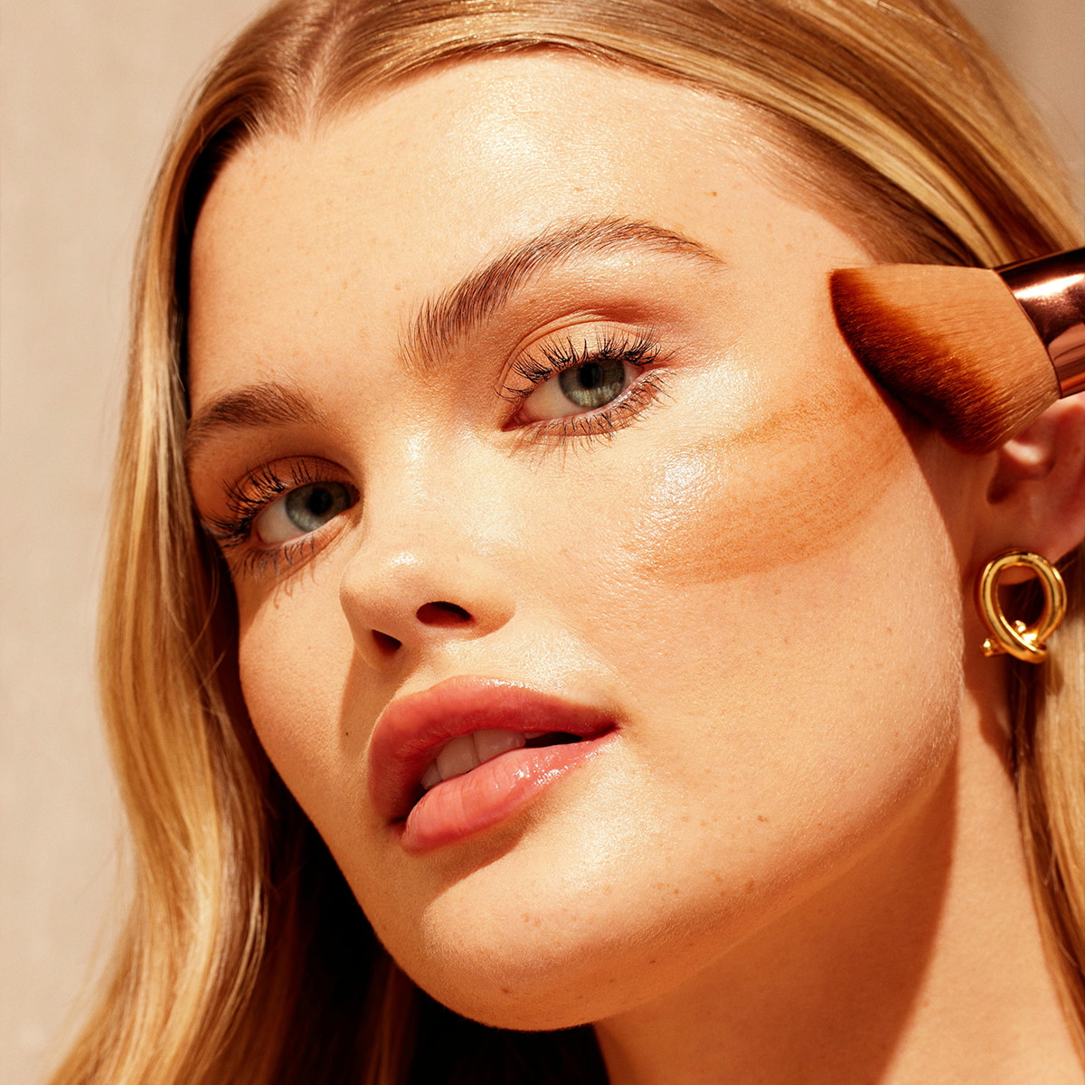 St. Tropez Sunlit Skin Bronzing Tint + Tan Serum 30 ml